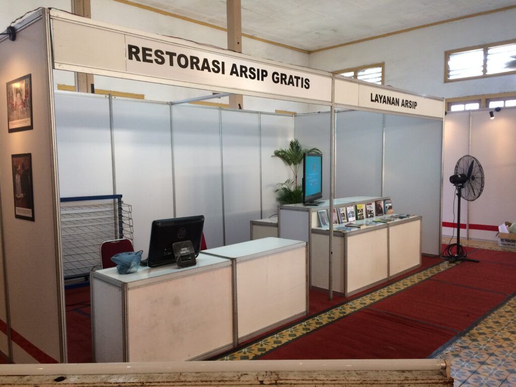 Booth aluminium R8 - Desainstand