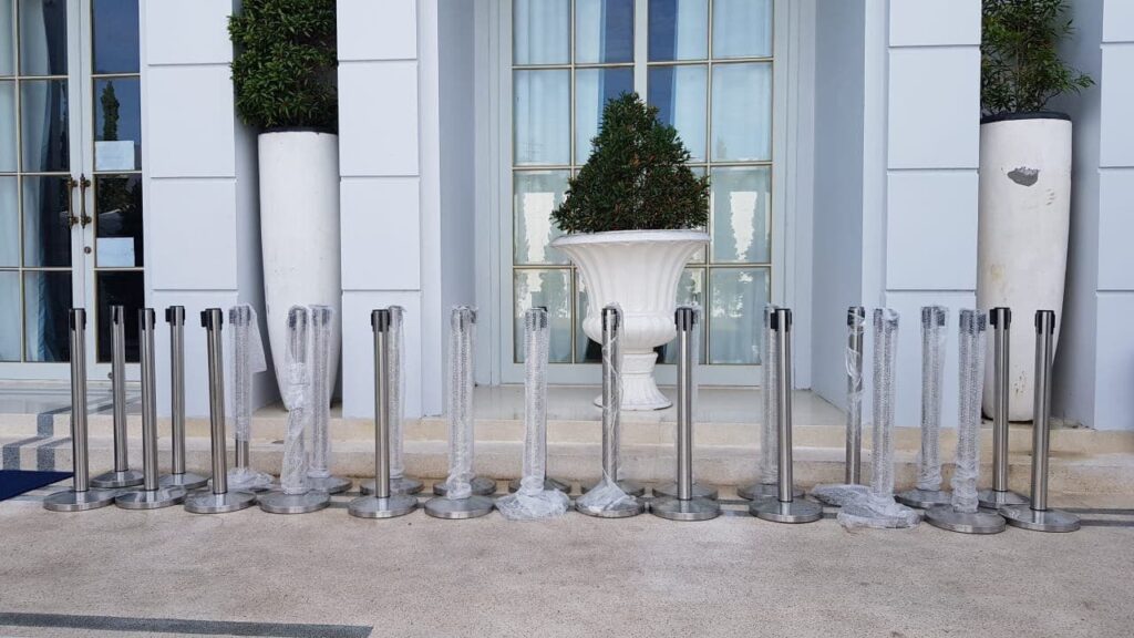 Harga Sewa Tiang Pembatas Antrean | Q-Line - Desainstand